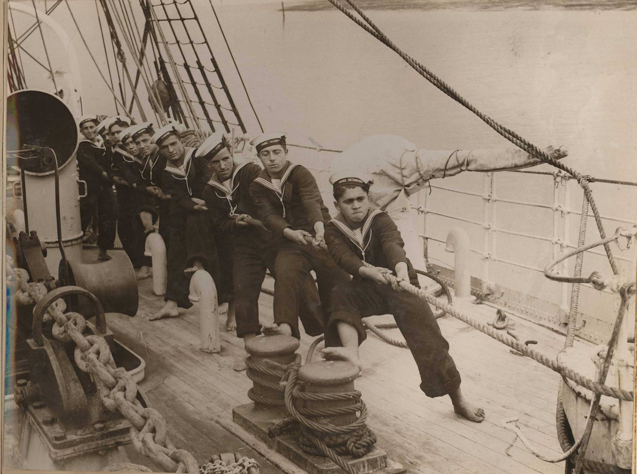 1920-1940. Εκπαιδευτικά ταξίδια Ναυτικών Σχολών με τον "Άρη ...