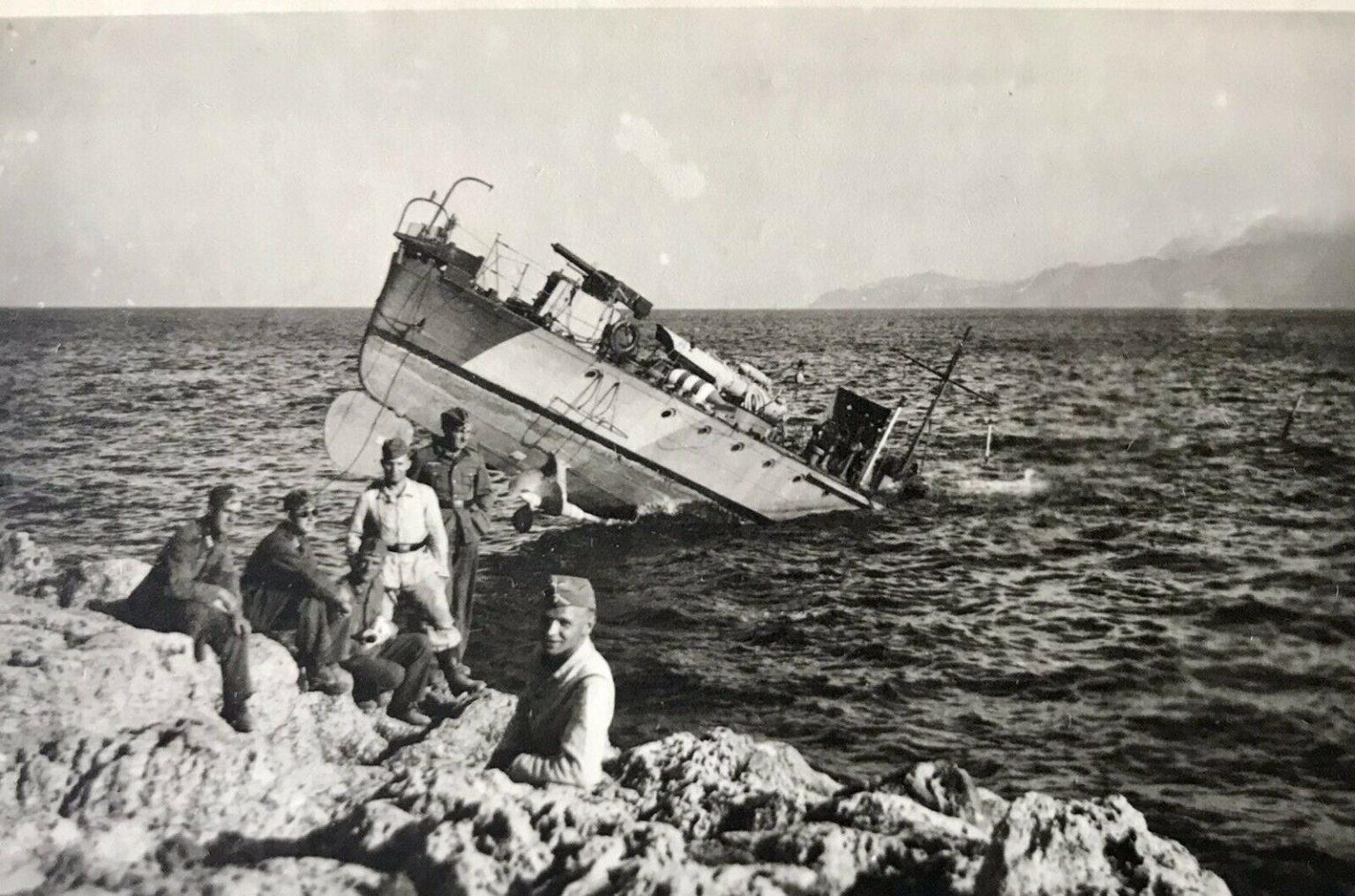 Τα τελευταία πλοία του Στόλου που αποδήμησαν λίγο πριν την κατάληψη της ...